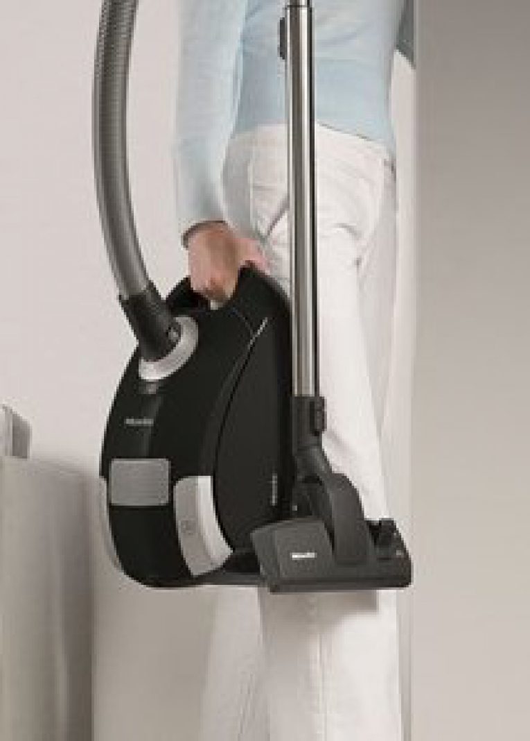 Aspirateur Miele Compact C1 EcoLine : une alternative plus légère et ...